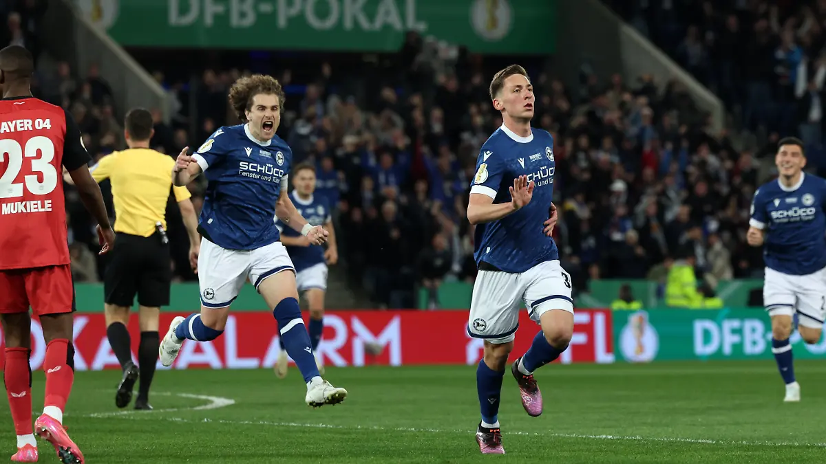DFB-Pokal: Arminia Bielefeld schafft Pokal-Wunder - Drittligist besiegt Bayer Leverkusen 2:1 und ...