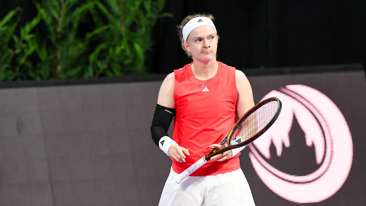Tennis-Spielerin Francesca Jones bricht mitten im Spiel zusammen