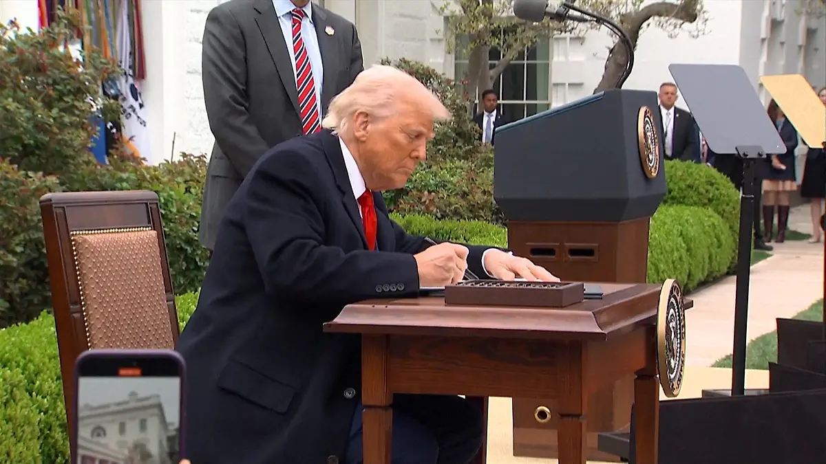Video zeigt die Todesfahrt von Mannheim! Hier rast Alexander S. im Ford ...