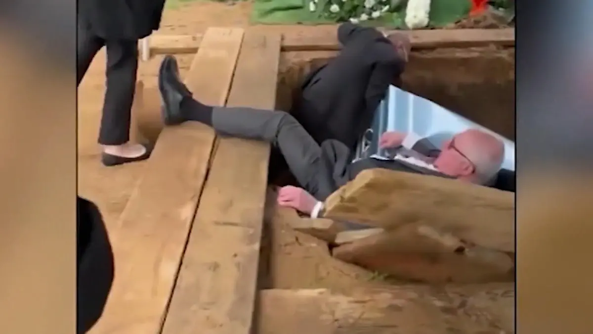 Unfall bei Karlsruhe: Straßenbahn rammt Tanklaster – Polizei findet ...