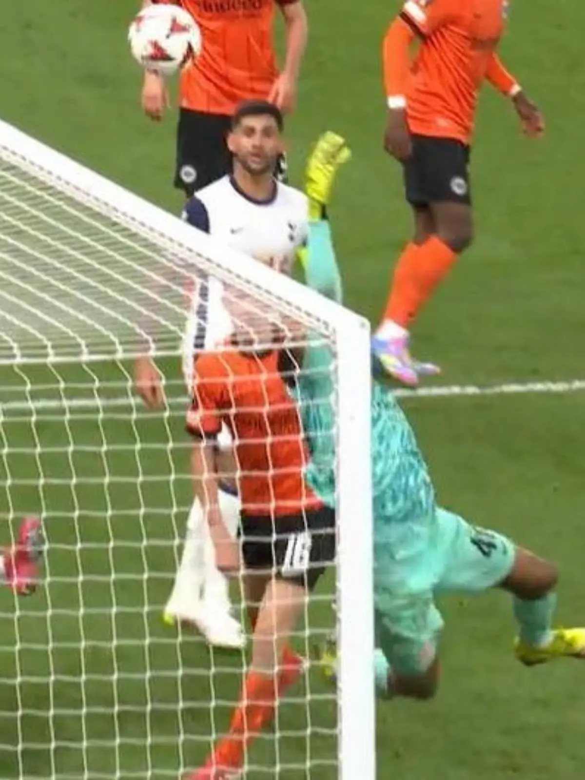 Eintracht holt sich Selbstvertrauen zurück: Die Adler gewinnen das ...