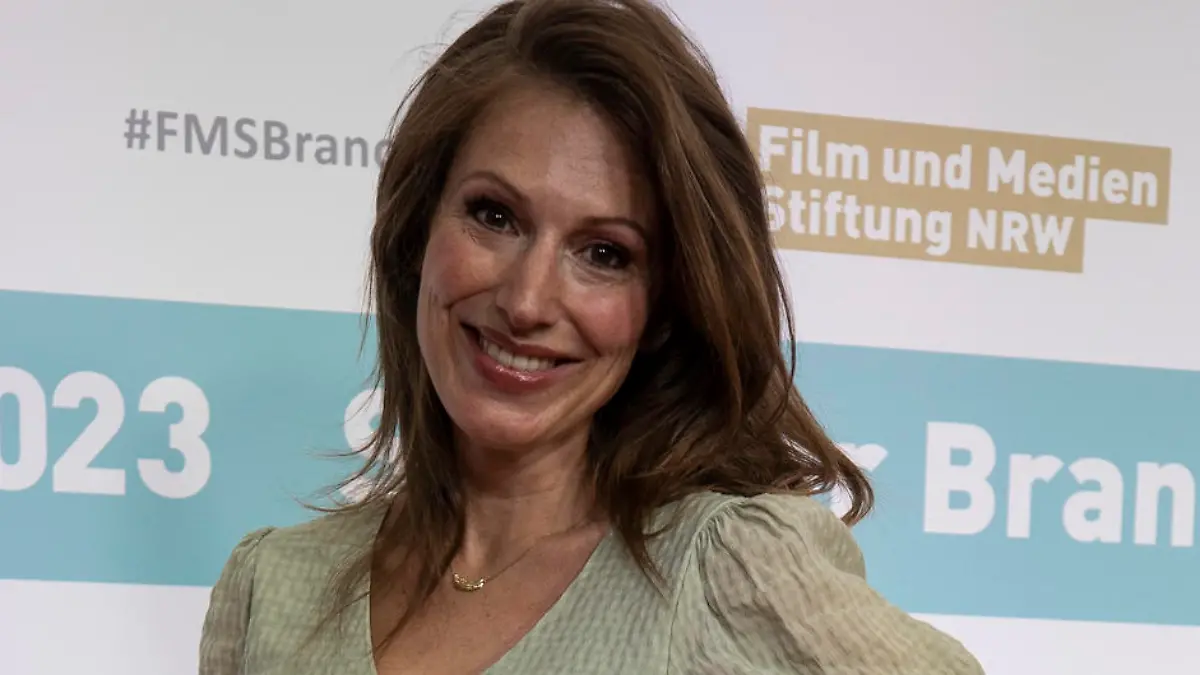 Moderatorin Mara Bergmann zeigt ihr Baby-Glück