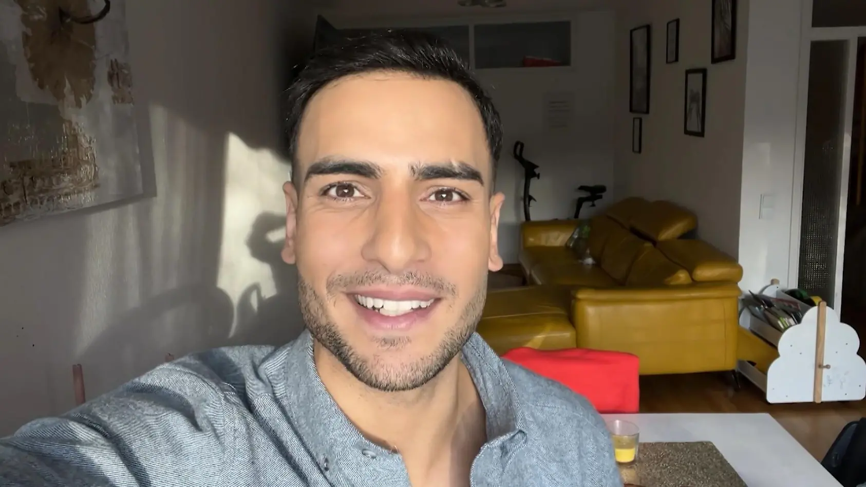 Er ist "Let's Dance"-Kandidat 2022: GZSZ-Star Timur Ülker will auf dem ...