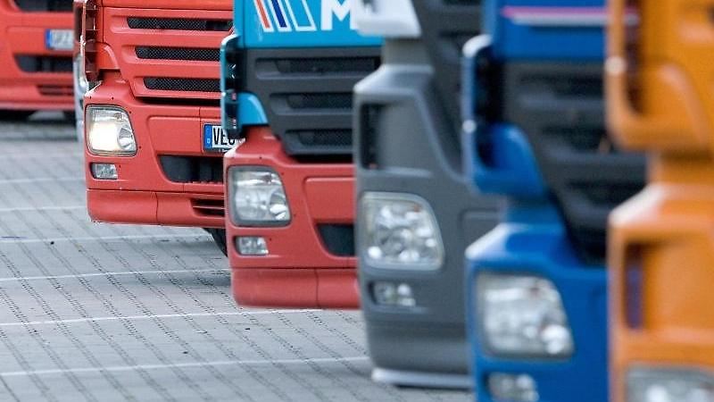Tragischer Unfall nach Streit: LKW-Fahrer überfährt Kollegen auf Rasthof in Lehrte