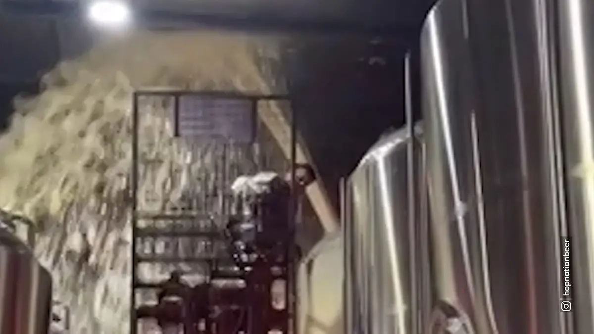 Australien: Brauerei-Tank explodiert! Mitarbeiter bekommt unfreiwillige ...