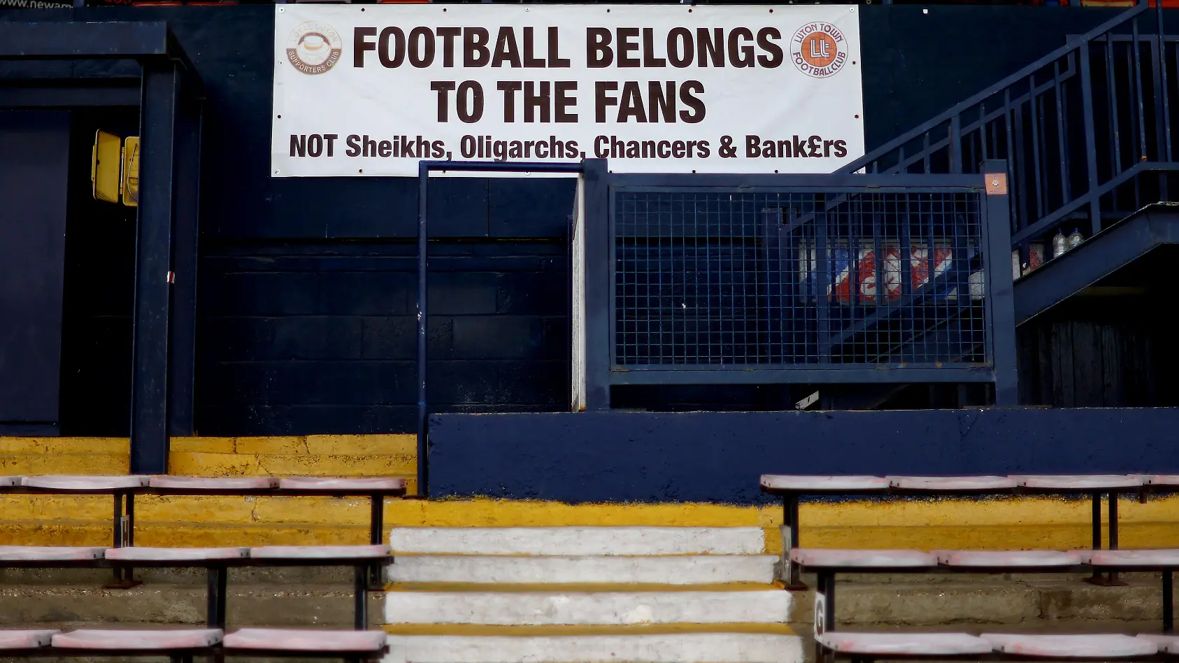 HIER geht's wirklich in ein Erstliga-Stadion - das spektakulär ...