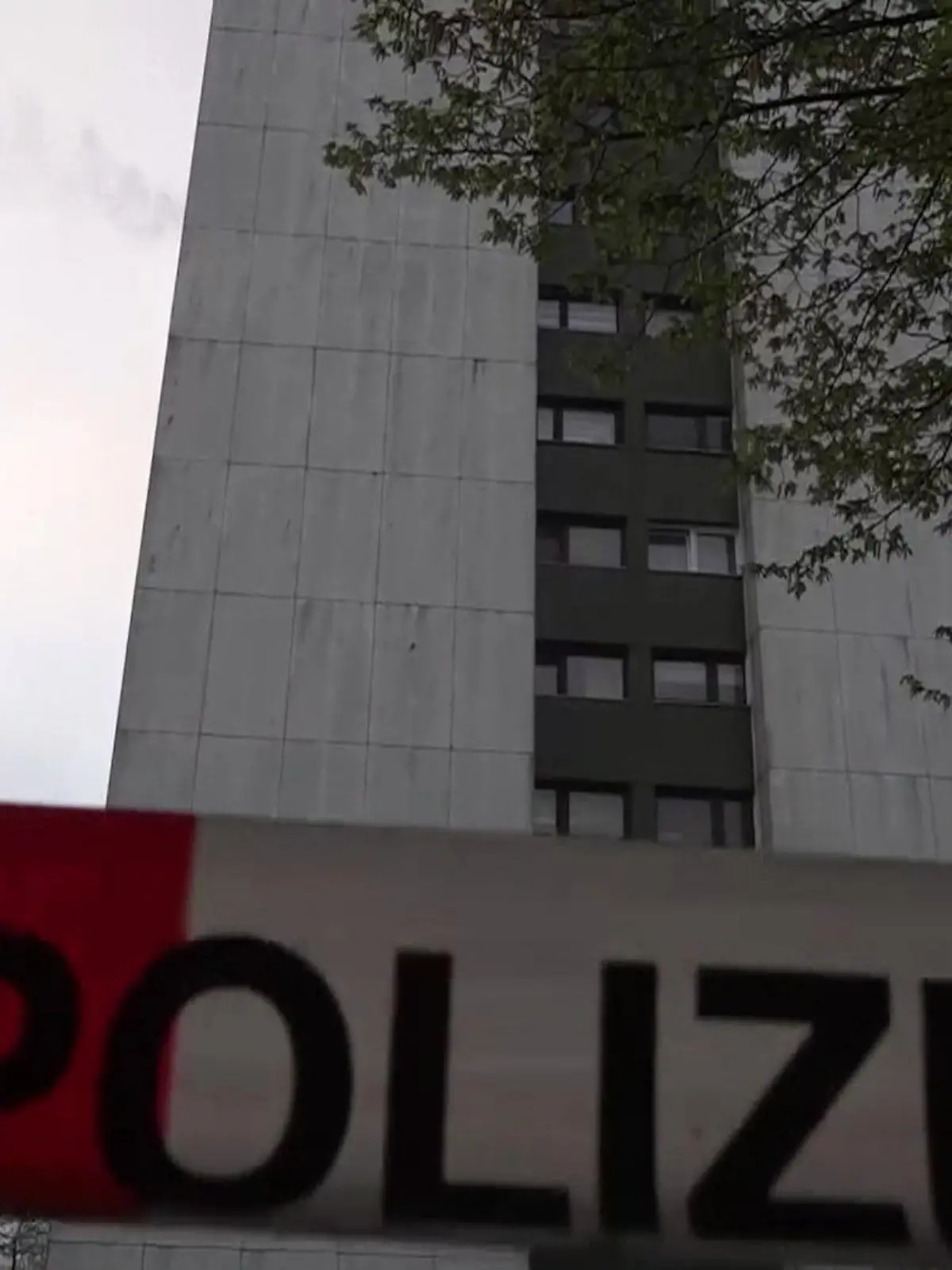 Im Streit aus Hochhaus geschubst?: Mann stürzt aus dem achten Stock in ...