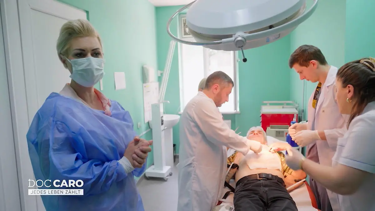 Frau in Schwerin totgerast: Weshalb der Horror-Unfall TV-Notärztin Doc Caro nicht loslässt