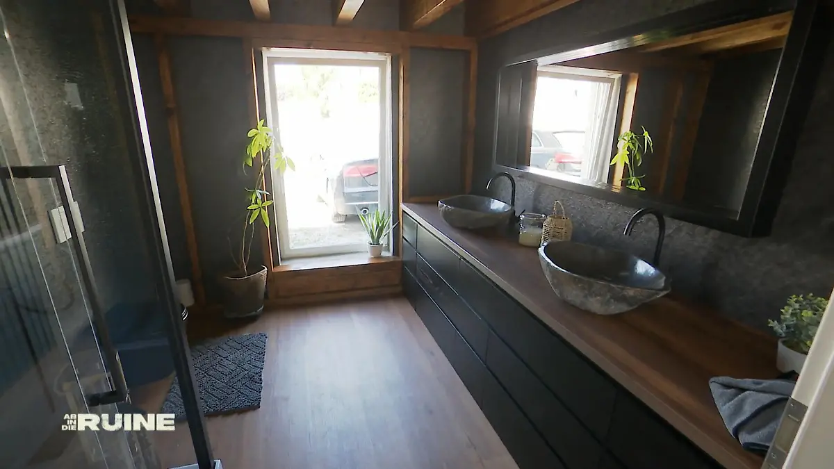 Das Werk ist vollendet: Auf dieses Loft-Bad sind alle stolz