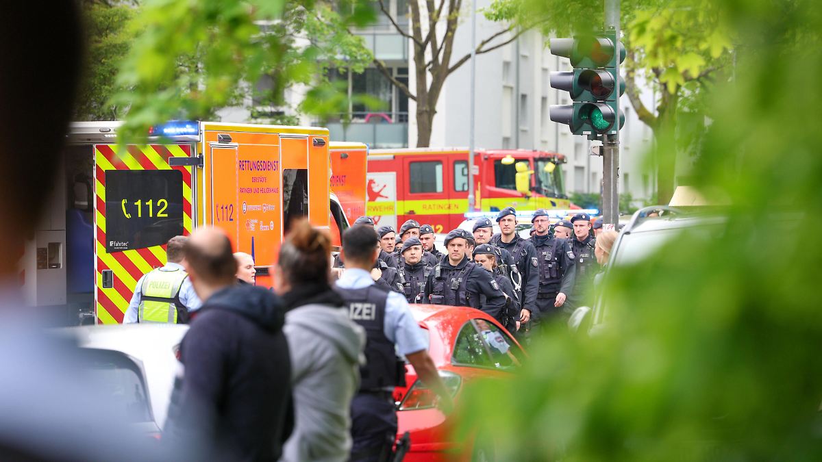 Explosion in Ratingen: Pressekonferenz der Polizei im Livestream - wie ...