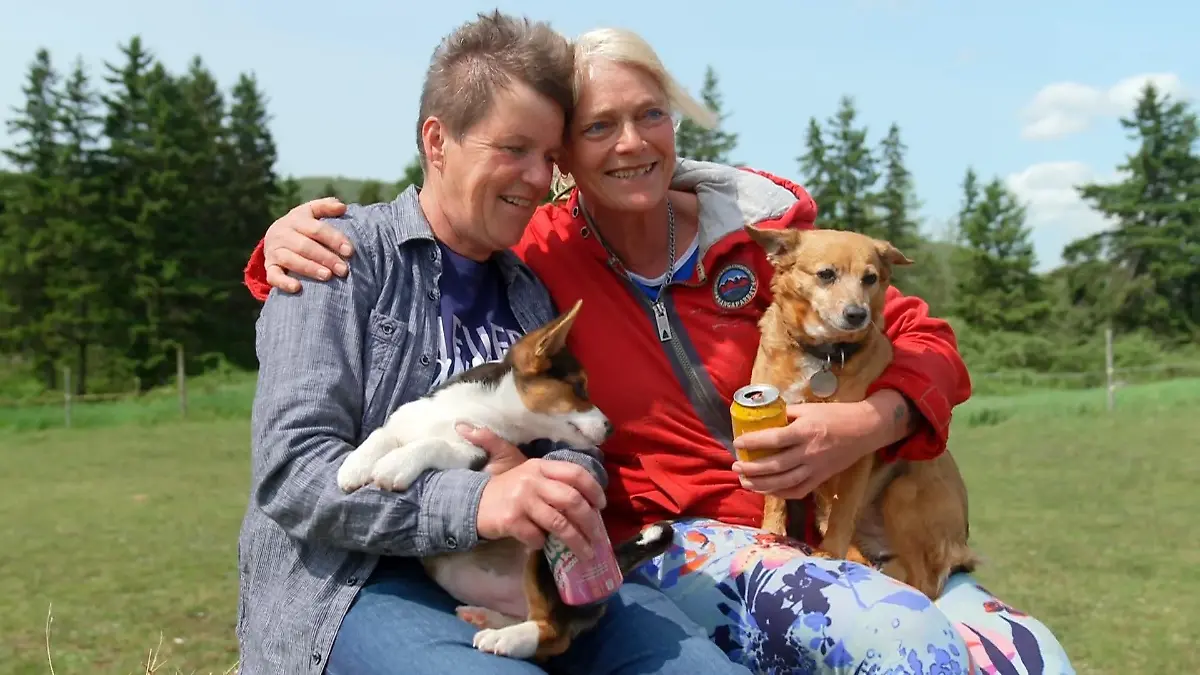 Endlich ungestört: Annette und Andrea genießen die Zweisamkeit