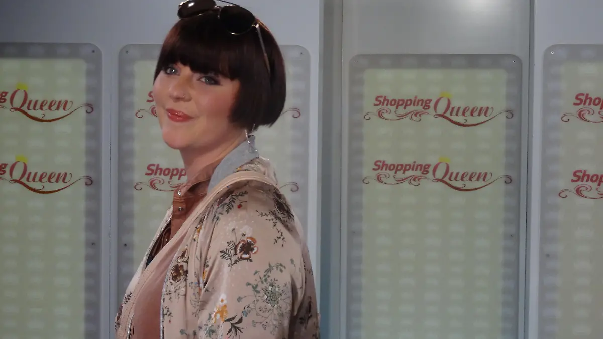 Shopping Queen: Jennifer aus Leipzig präsentiert ihren Sommerjacken ...