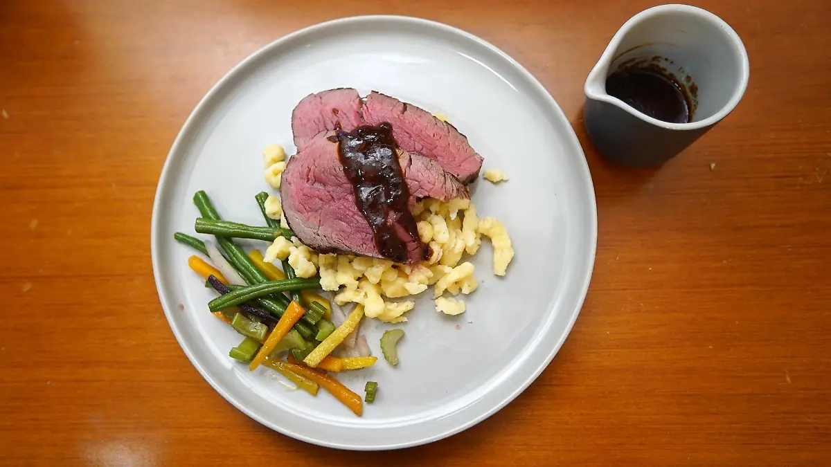 Das perfekte Dinner; Leckeres Rezept für Ox mit Spätzle und Gemüse ...
