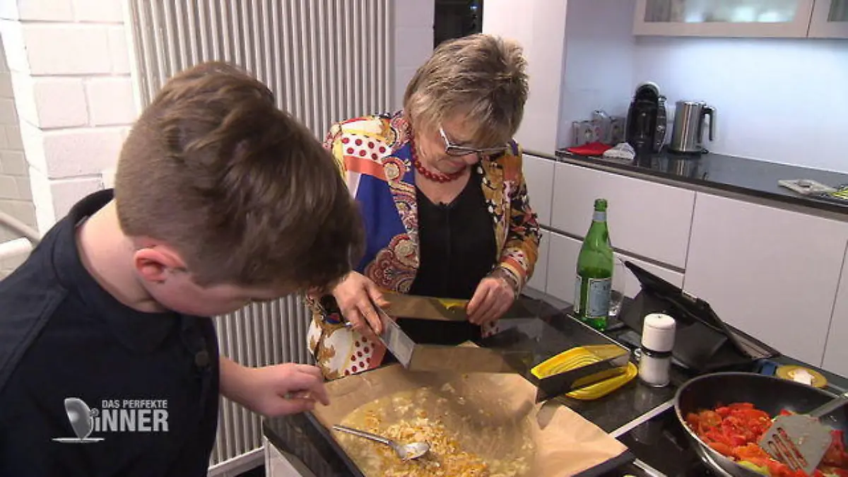 Das perfekte Dinner: Moni lässt die Puppen tanzen