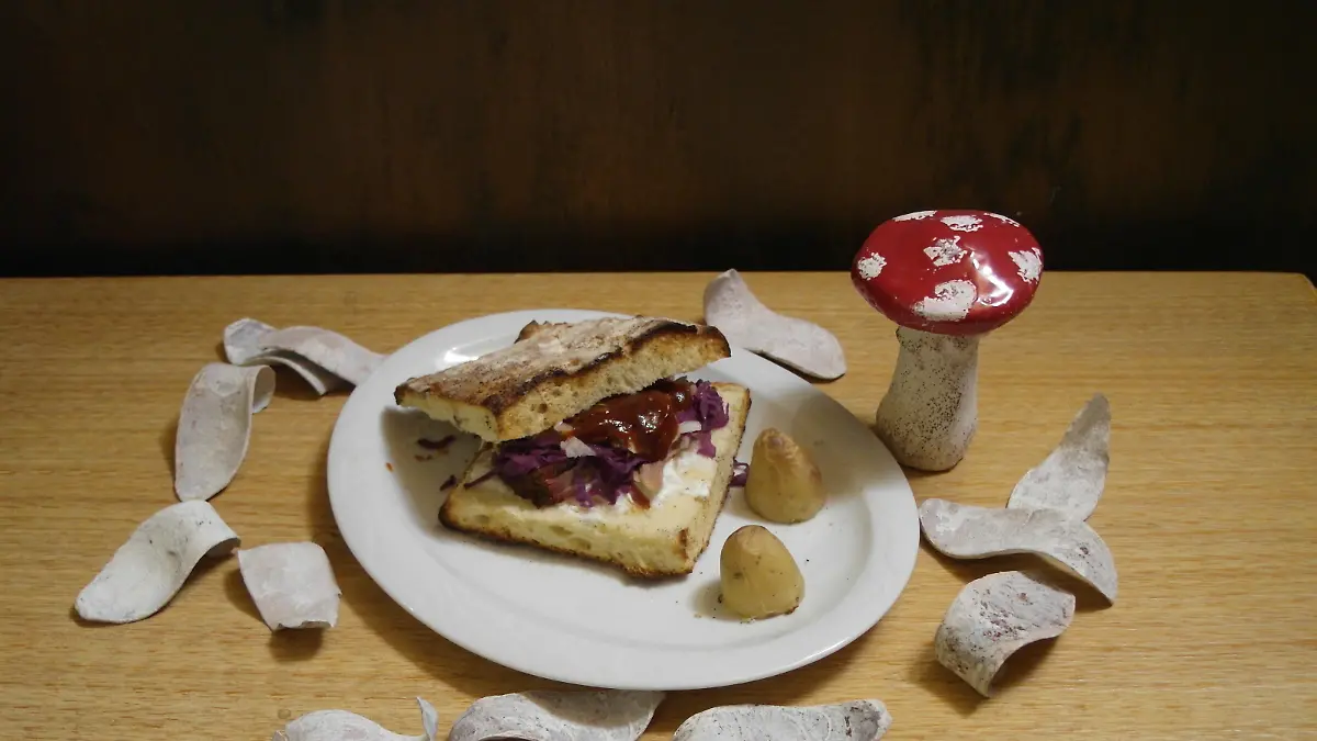 Thomas reicht als Hauptspeise Pulled Pork
