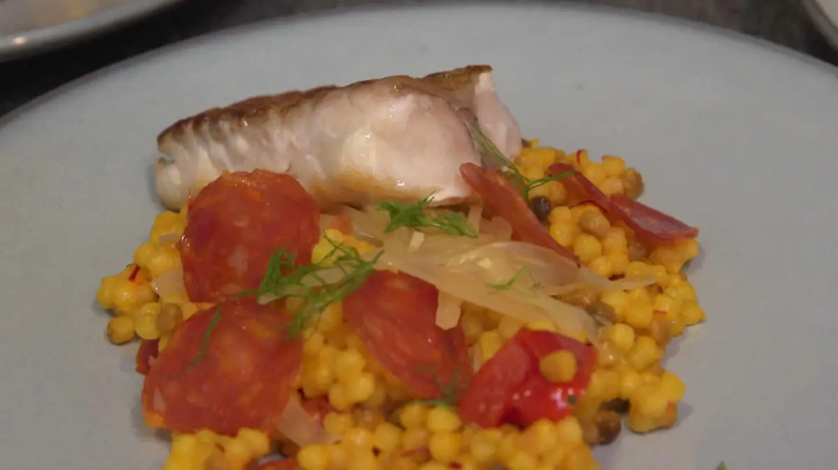 Rotbarsch Loin | Fregola Sarda | Mediterranes Gemüse | Salsiccia