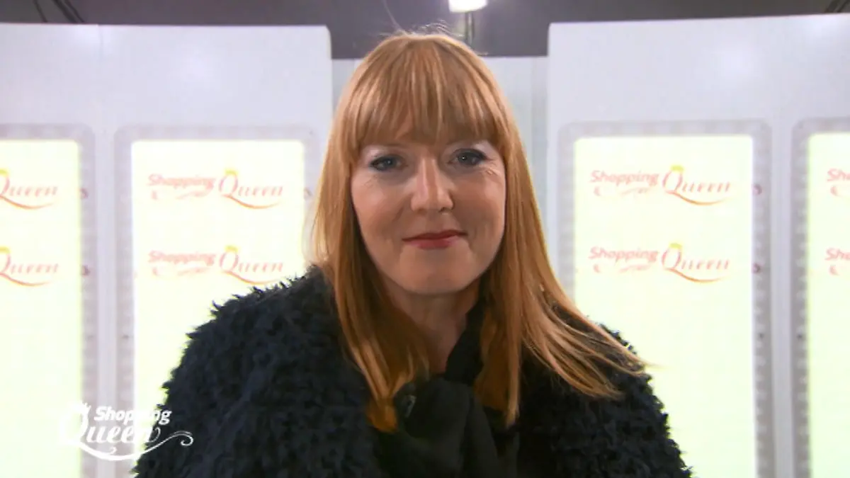 Shopping Queen: Birgit präsentiert ihre neue Winterjacke auf dem Catwalk