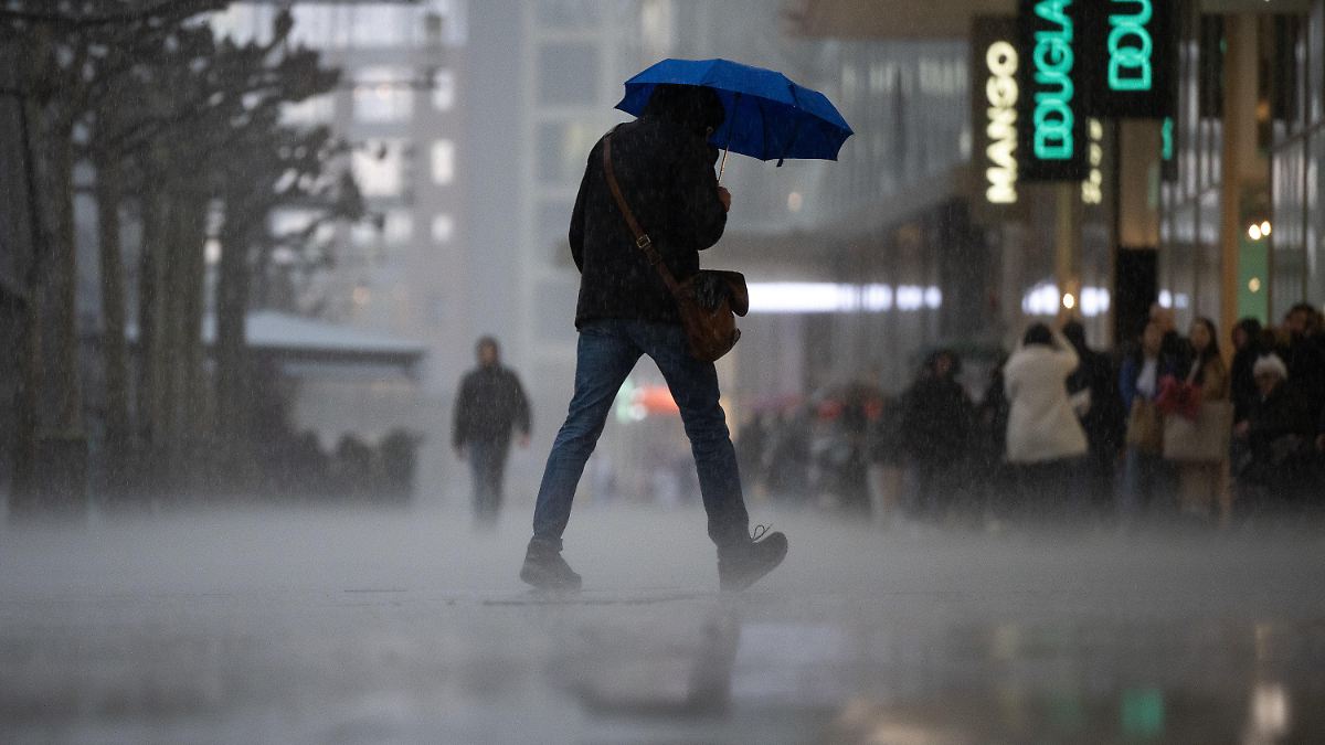 Hoch Tina gibt auf: Regen, Schauer und Gewitter im Anmarsch - wo wird ...