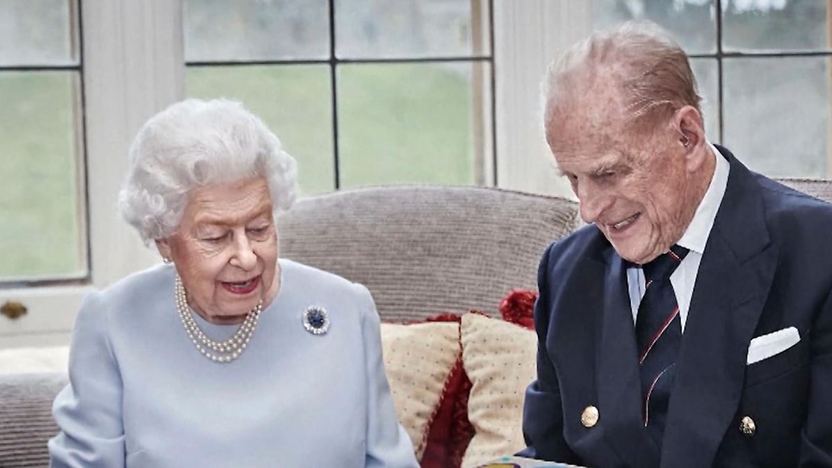 Queen Elizabeth & Prinz Philip: Zum 73. Hochzeitstag gibt's eine Karte der Ur-Enkel