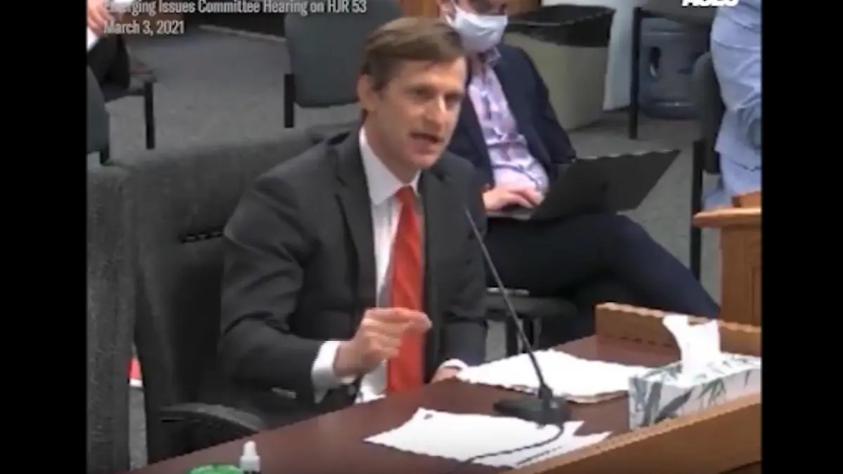 Vater kämpft für seine Transgender-Tochter - emotionale Rede berührt ...