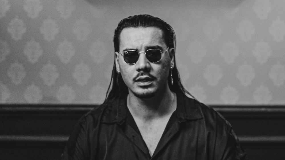 Rapper Apache 207 erobert mit seinem Titel "Angst" die Charts