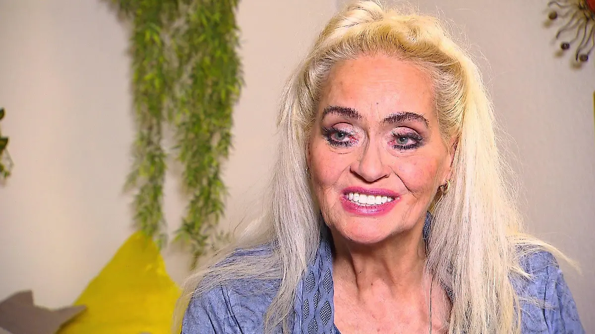 Dschungelcamp 2021: Ex-Playmate Bea Fiedler darf nicht mit ins ...