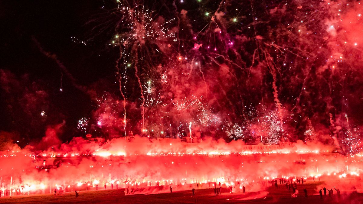 Dynamo Dresden: Fans feiern 70. Geburtstag des Klubs mit Pyroshow