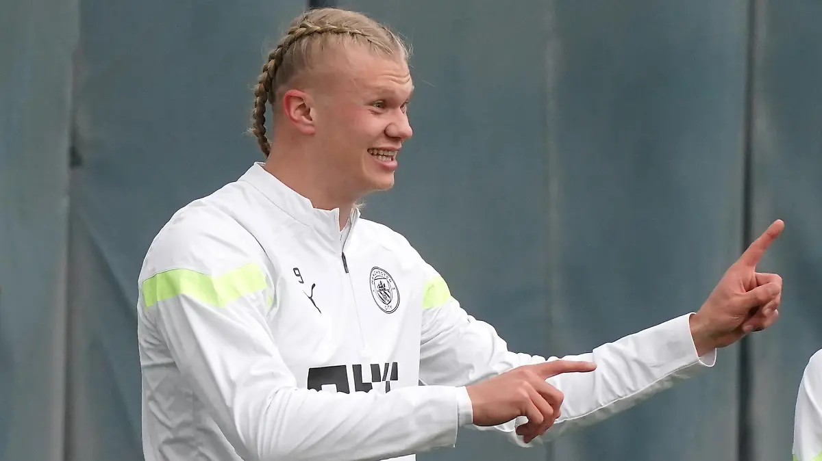 Monster-Stürmer Erling Haaland überrascht vor Bayern-Kracher mit neuer ...