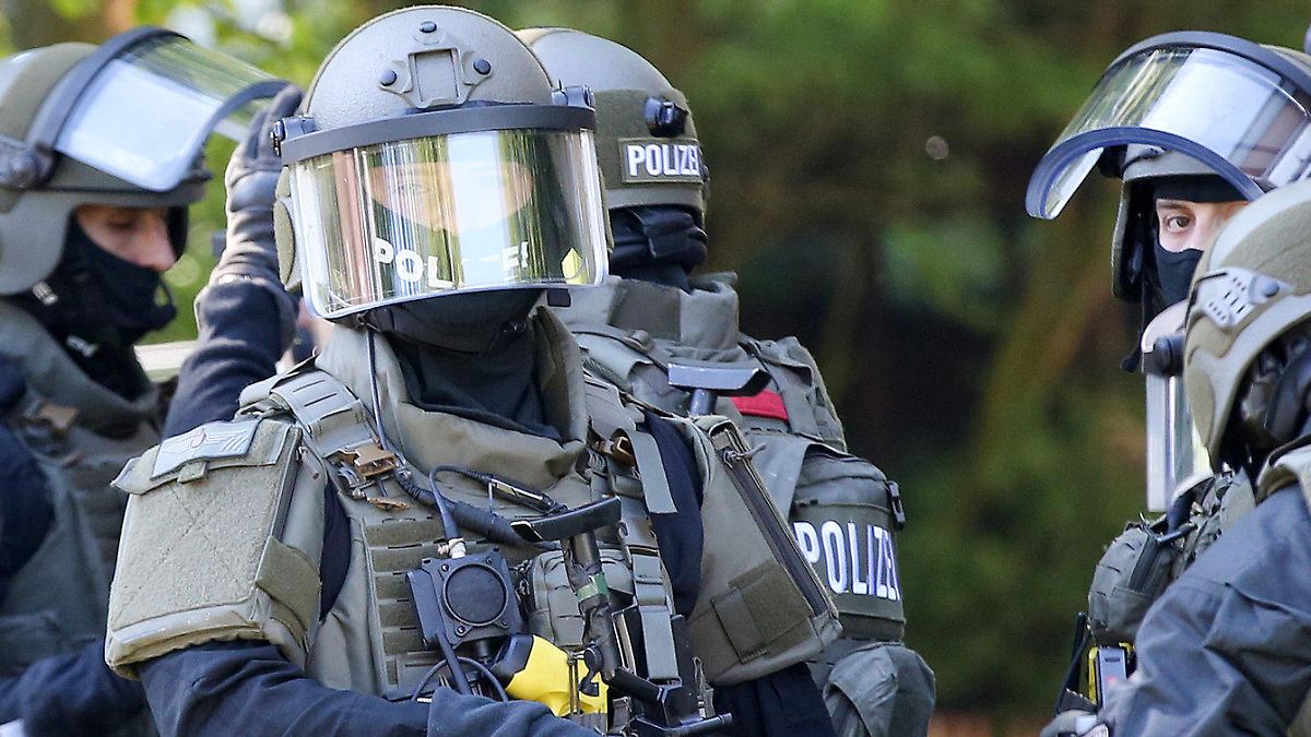 Polizei jagt mutmaßlichen Täter - SEK nimmt Mann in Hamburg-Hausbruch fest