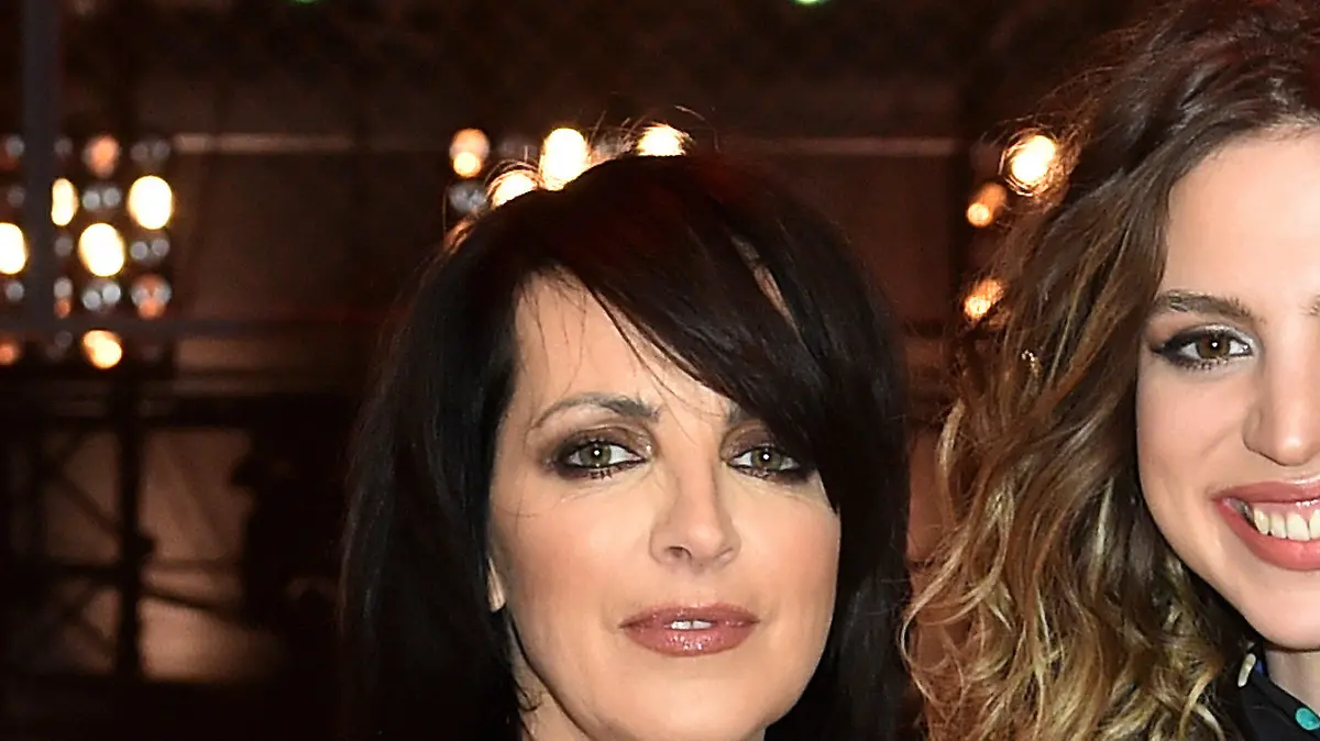 Uh la la! Nenas Tochter Larissa Kerner gewährt tiefe Einblicke