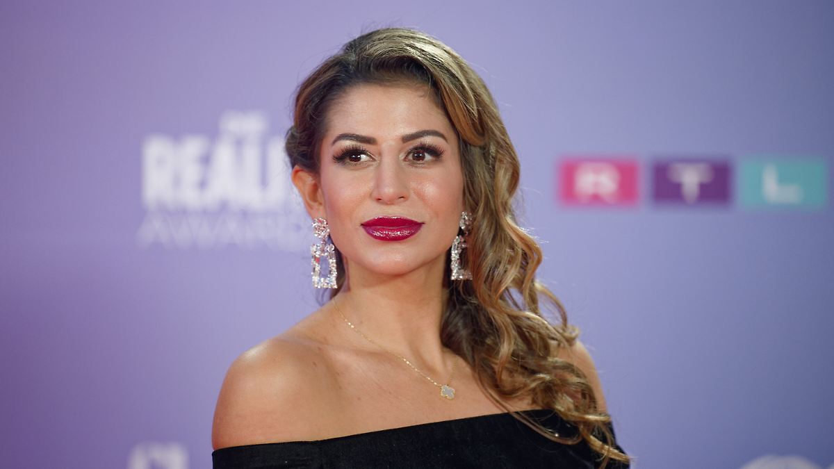 Ex-Bachelor-Star Eva Benetatou geht auf Mütter in Beziehungen los: „Verbale Ohrfeige”