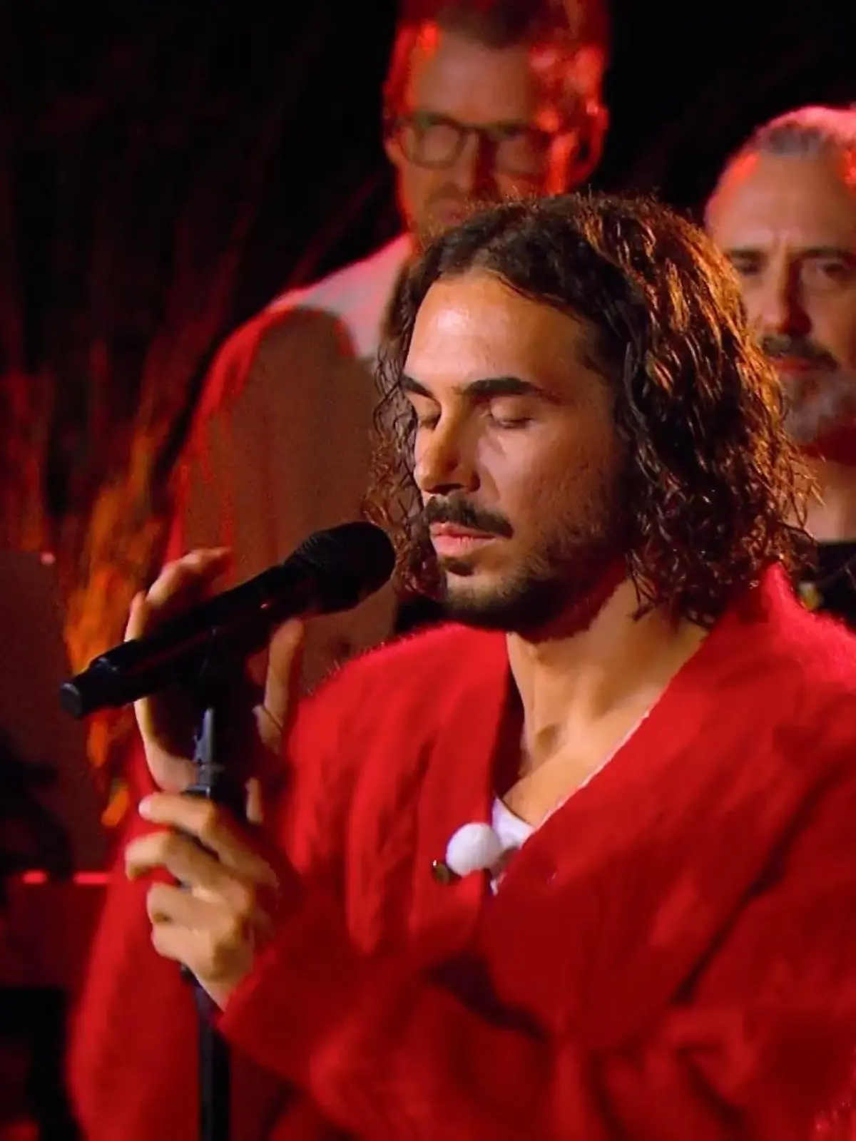 So hat "Engel" noch keiner gesungen: Boki sorgt bei Mieze für ...