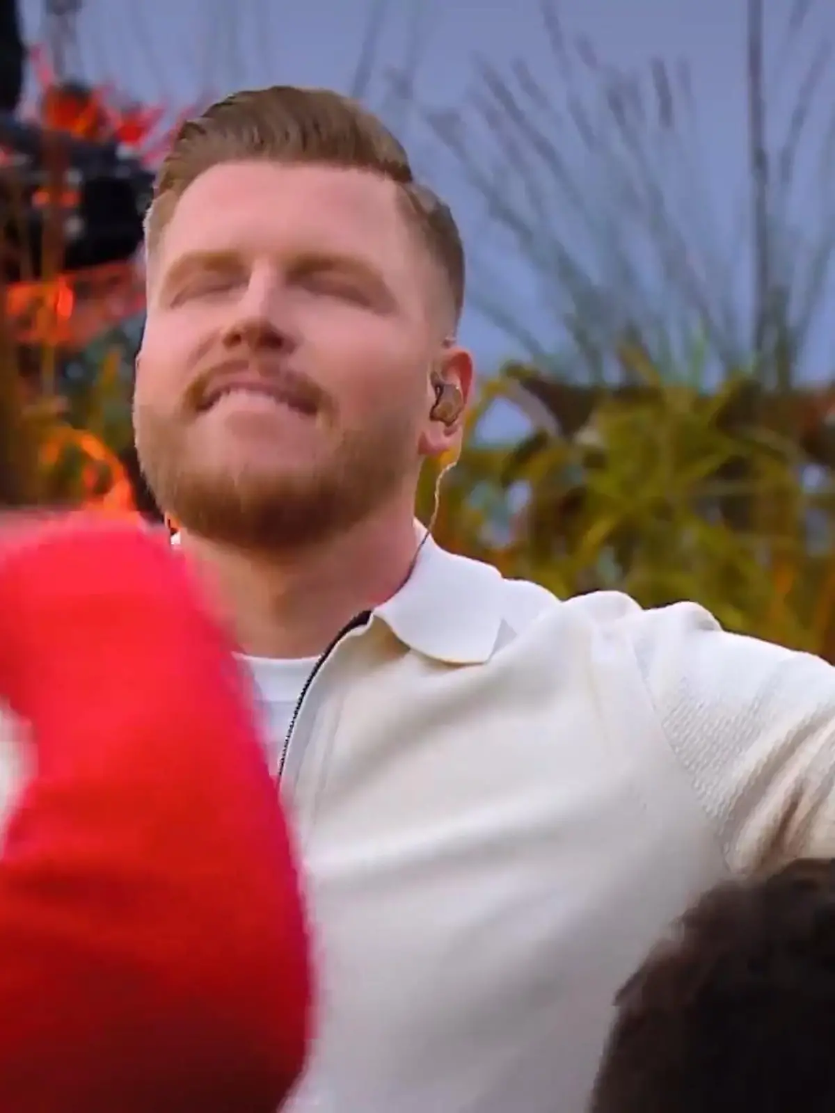 Der Meister musiziert: Michael Patrick Kelly singt "The One"