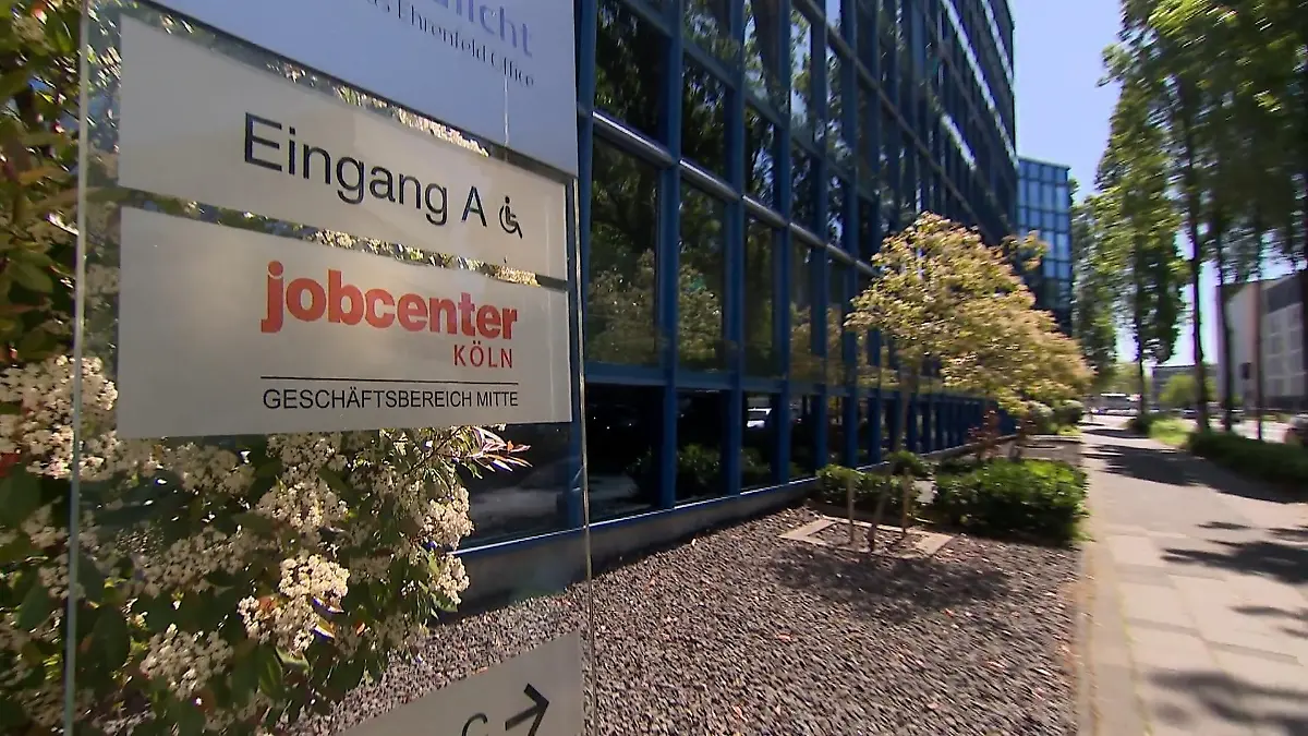 „Miss Universe“ in der Bikini-Klasse - 26-jährige Kölnerin gewinnt ...