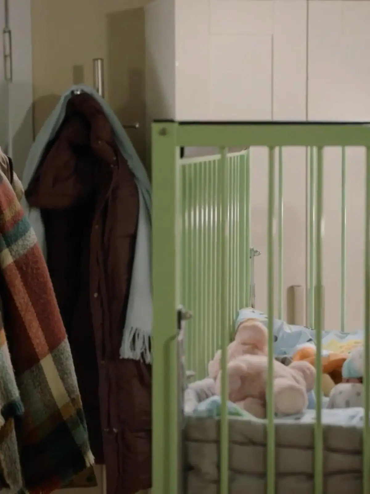 GZSZ-Folge 8262 vom 30. April 2025 im TV: Zoe hat große Angst um Clara ...