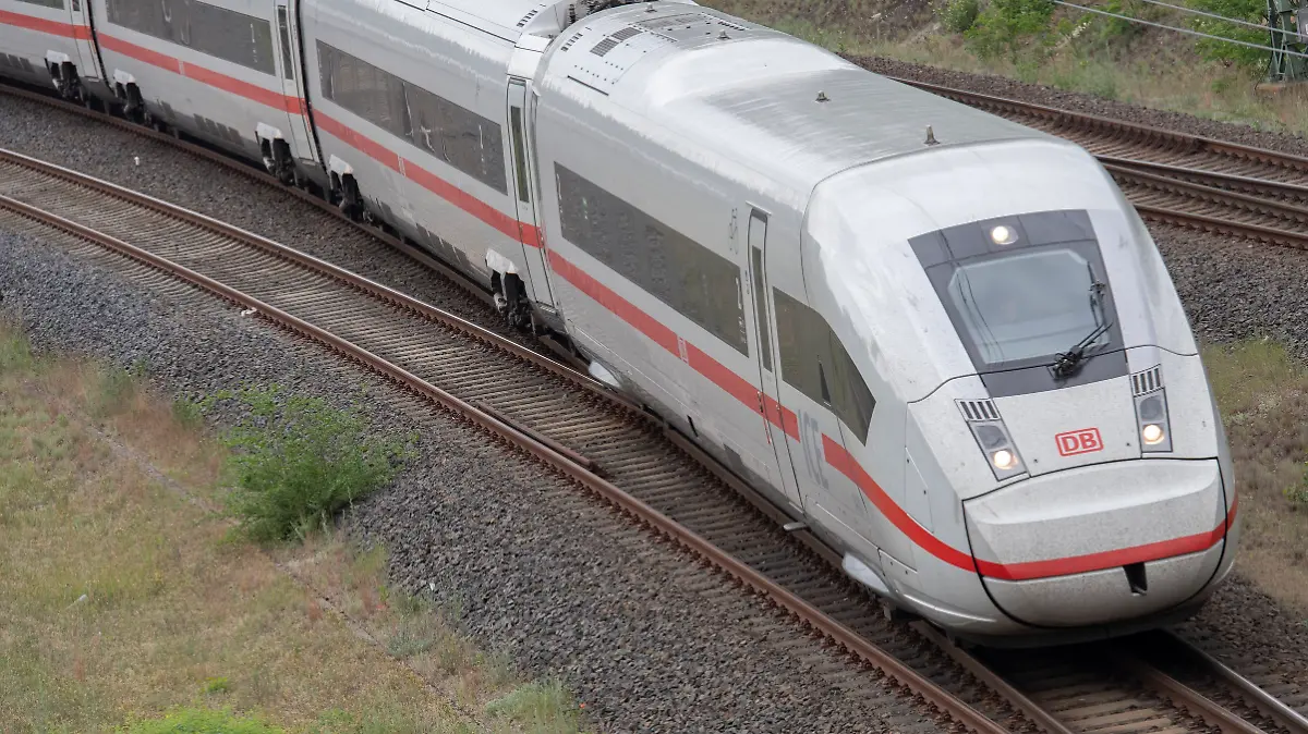 ICE-Unfall in Hamburg: Lebensgefährlich verletzt! Zug erfasst ...