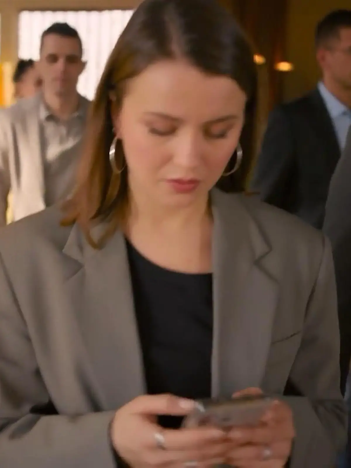 AWZ-Folge vom 16.12.24 auf RTL+: Ingo merkt, dass Jenny etwas bedrückt