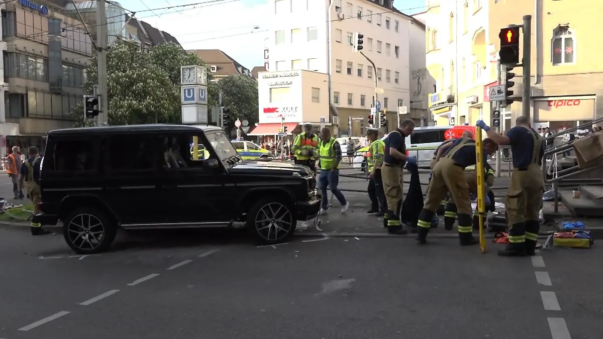 Schießerei an Polizeiwache Schwalmstadt in Hessen: Frau (20) attackiert Polizisten mit Waffe ...