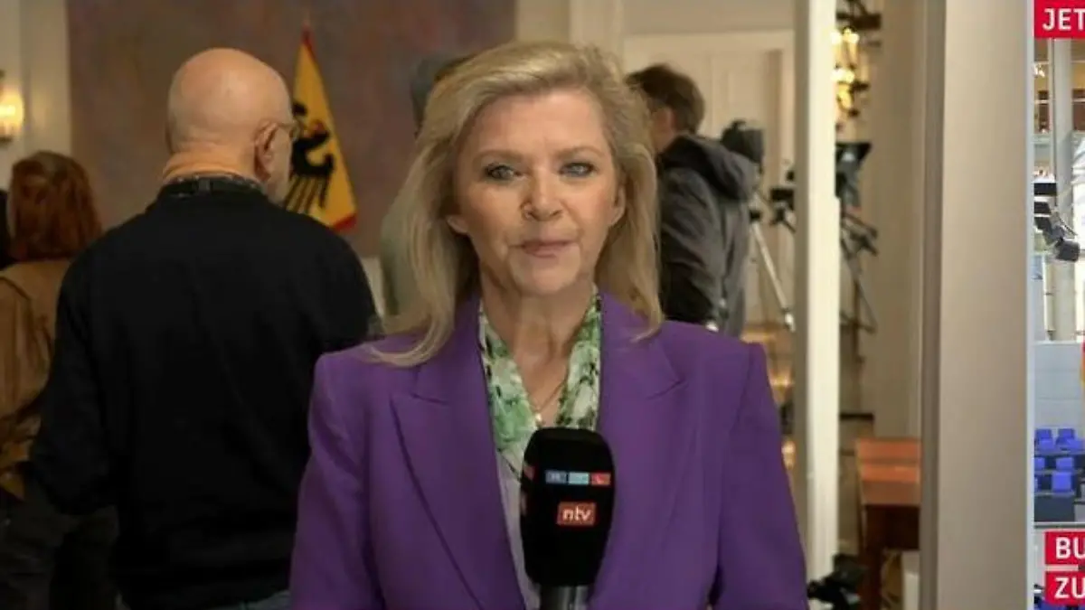 Frankreich: Neben Mona Lisa! Deutsche YouTuber hängen Donald Trump und ...