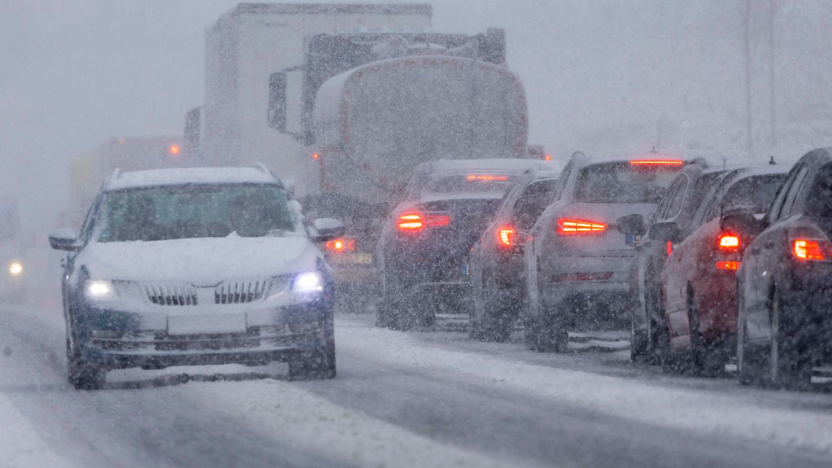 Winter stürmt nach Deutschland - erster Schnee und Glätte, bevor Winter ...