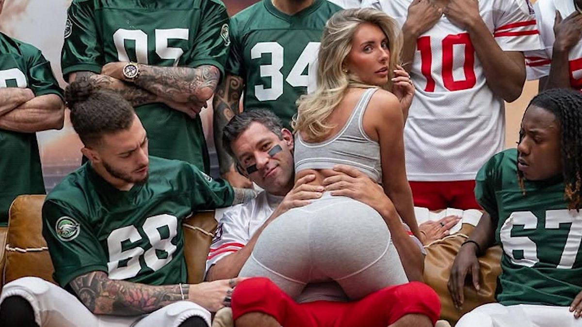 England: Erotikdarstellerin Bonnie Blue bekommt Hausverbot im Fußballstadion – und rächt sich ...