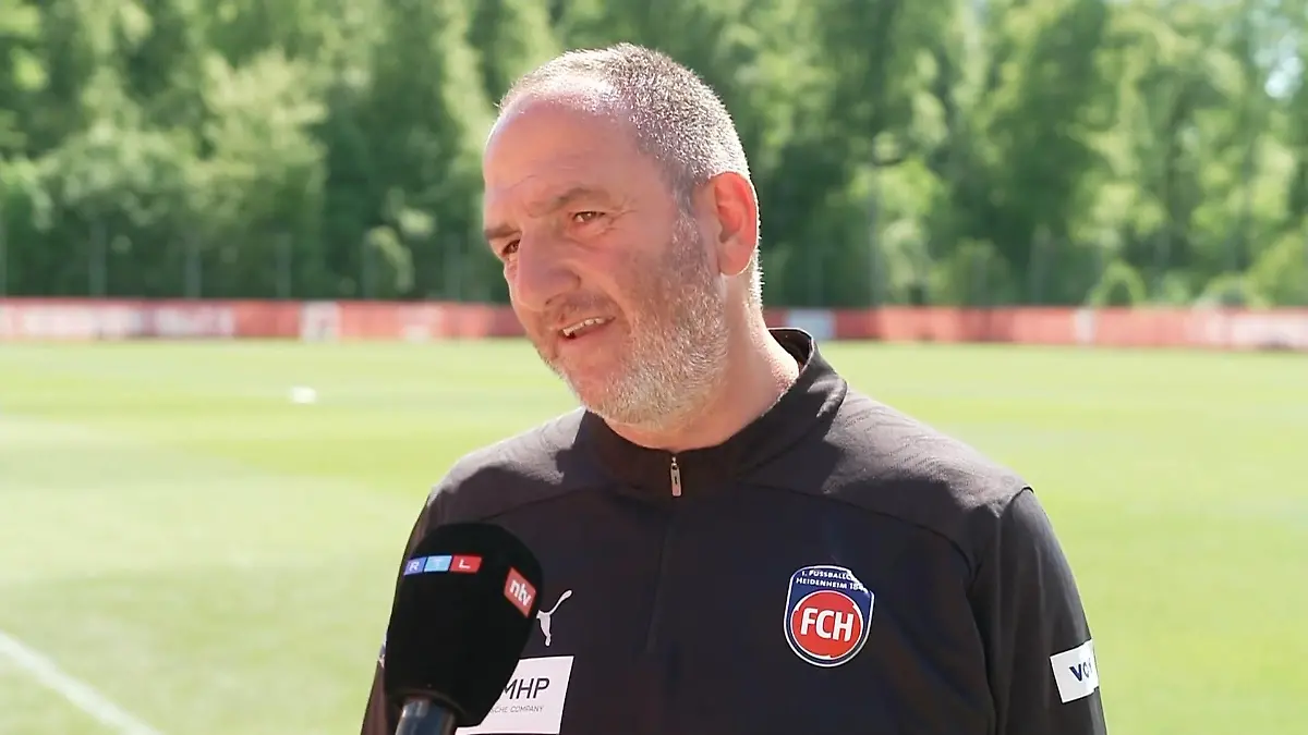 Bei Ausstellung über sein Leben: Fußball-Legende Günter Netzer weint ...