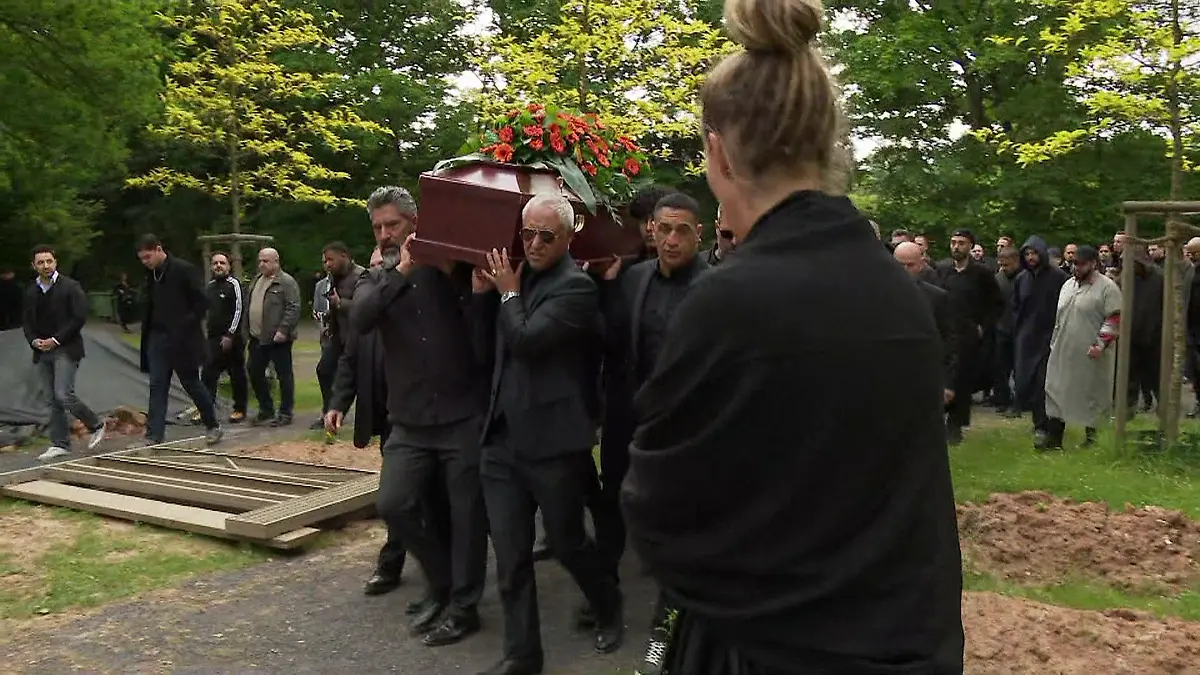 Die Kabarettistin Ingrid Kühne begeistert mit Geschichten aus dem Ehe ...