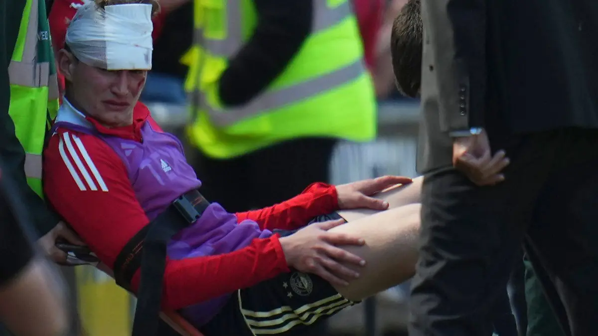 Aberdeen-Fan wirft Sitzschale nach Partie zwischen FC Dundee und FC Aberdeen - und trifft ...