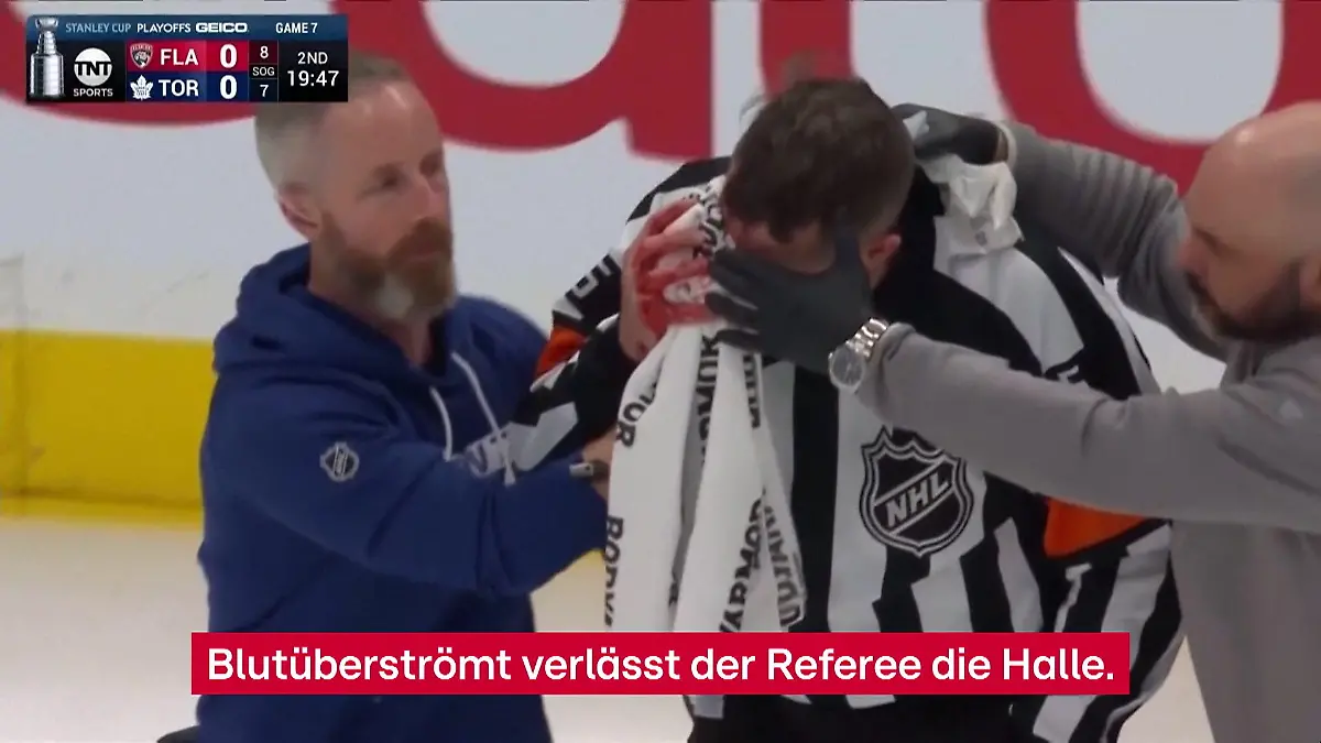 Blutiger Volltreffer!: NHL-Referee bekommt Schläger ins Gesicht