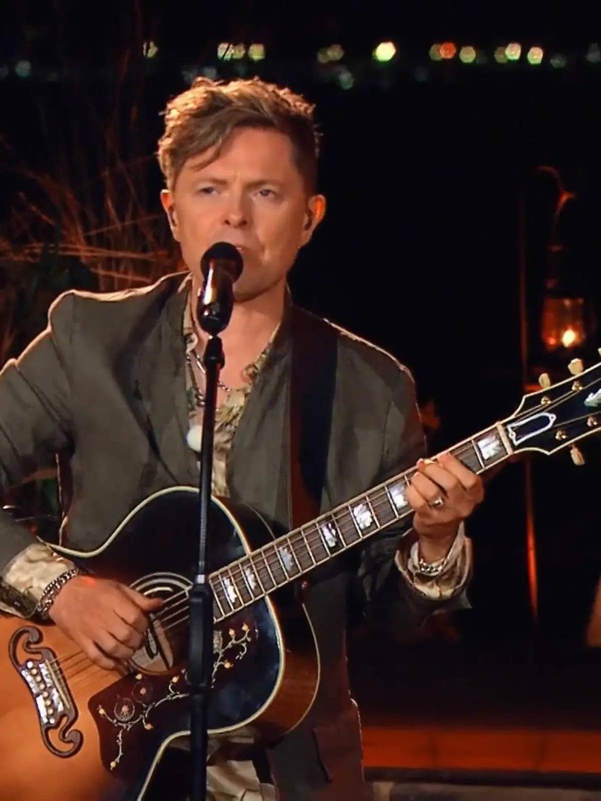 Der Meister musiziert: Michael Patrick Kelly singt "The One"