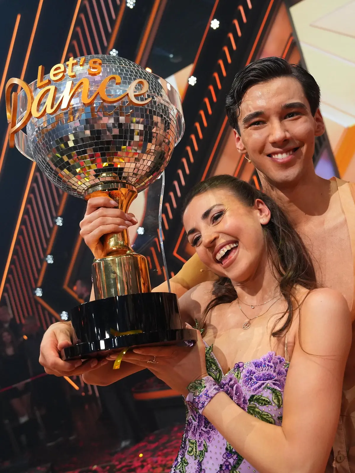 Let’s Dance 2025: Plötzlich küssen sich Massimo und Evgeny auf der Tanzfläche