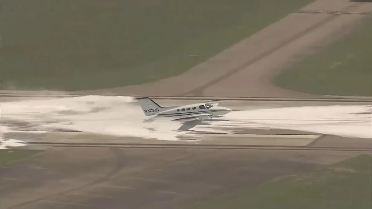 Kreuzfahrtschiff gerät wegen Sturm in Schieflage! Videos zeigen ...