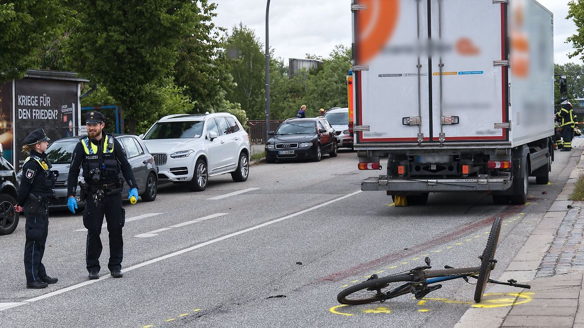 Bei Zusammenstoß mit Lkw: Radfahrer verliert Bein! Tage später stirbt er