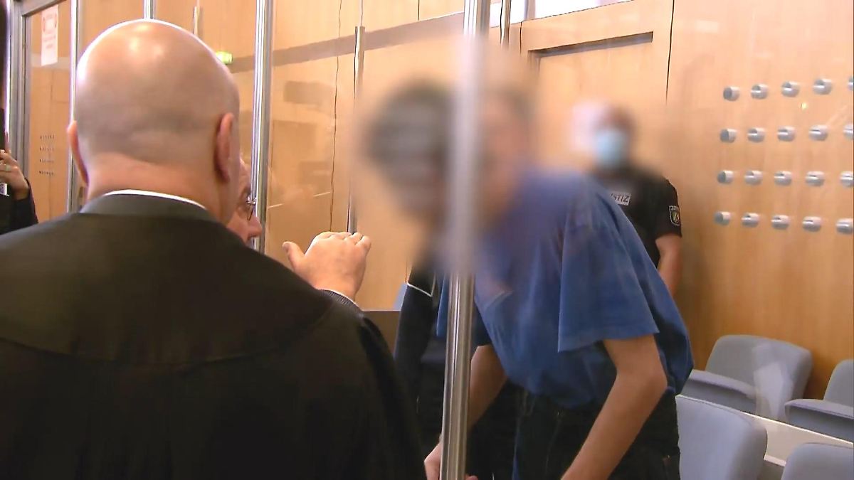 Angeklagter IS-Terrorist gesteht Messerangriff von Solingen